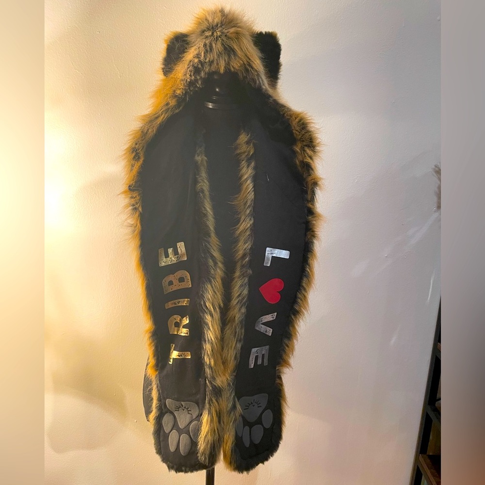 Spirithoods Red Wolf Tribe Love - Gem